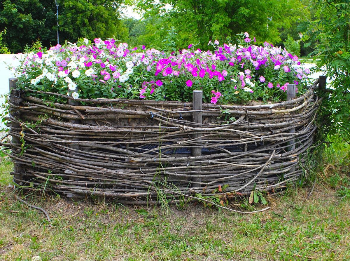 Beautiful and Creative DIY Flower Beds