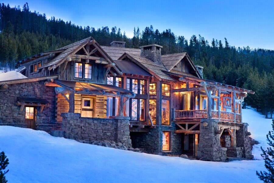 Chalet-Style Home: Luxury and Simplicity